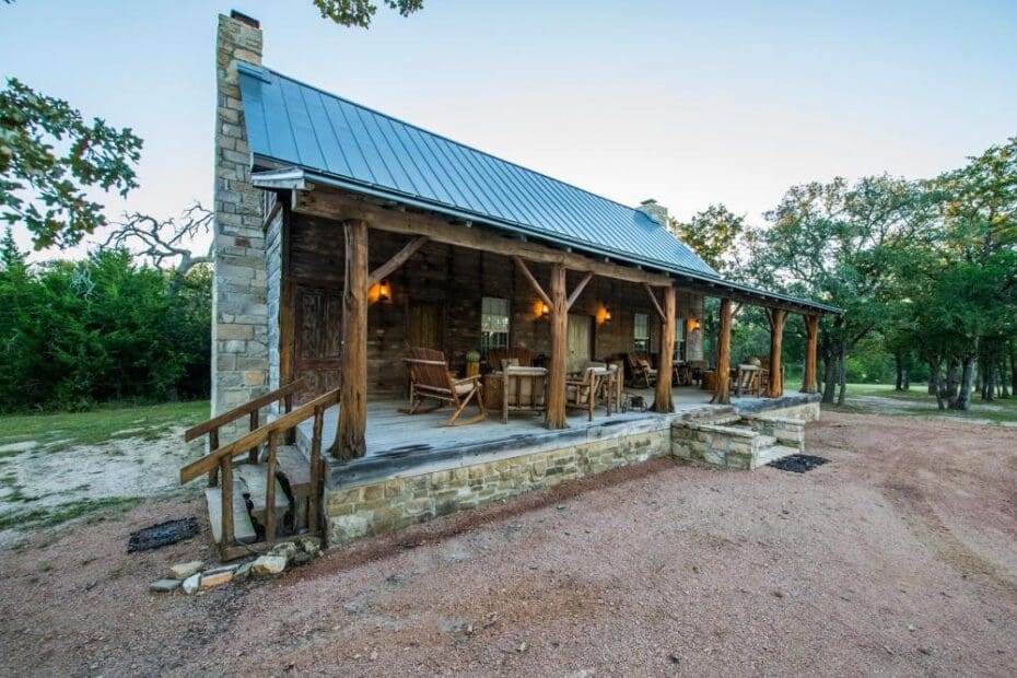 You Don't Want To Miss This East Texas Log Cabin's Rustic Interior