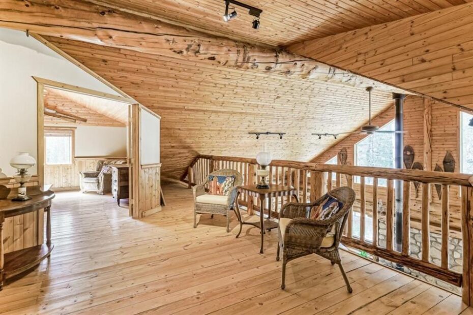A Fancy Log Cabin In Alberta That Is Wildly Secluded