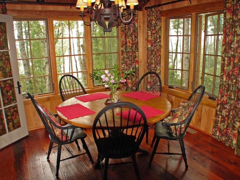 Beautiful Redthorne Log Cabin - Wait Till You See The Upstairs Reading ...