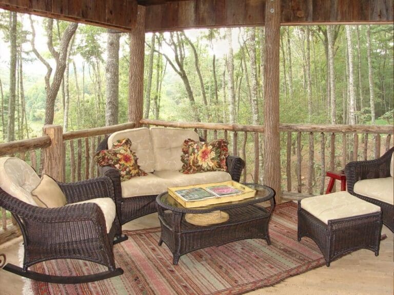 Beautiful Redthorne Log Cabin - Wait Till You See The Upstairs Reading ...