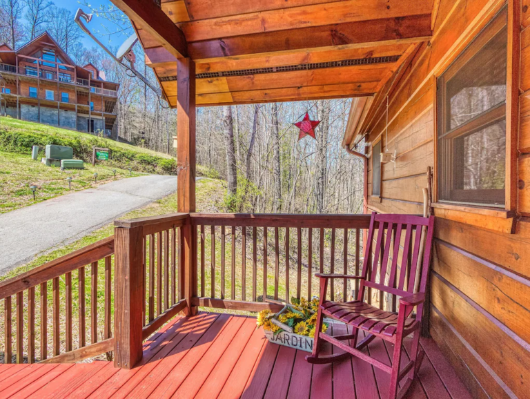 Moonlight Magic Is A Cozy & Secluded Log Cabin In Tennessee